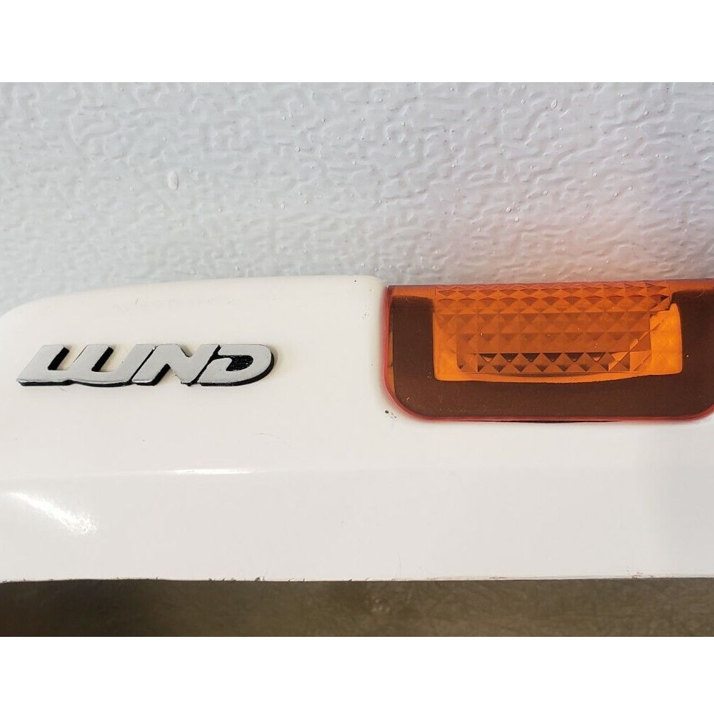 1x Lund Emblem for Moonvisor/Roll Pan/Running Boards