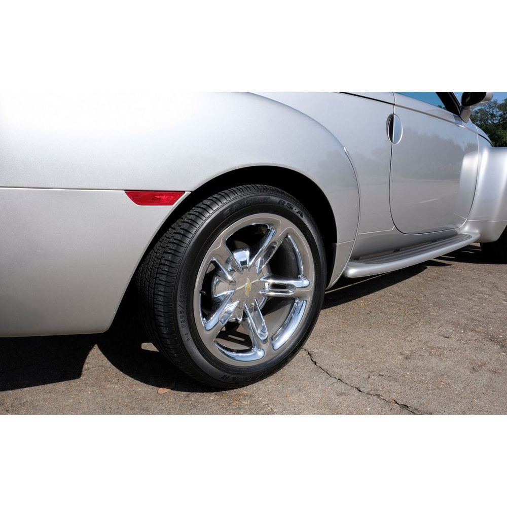 Original Rear Wheel Center Cap Chrome (03-06 Chevy SSR)